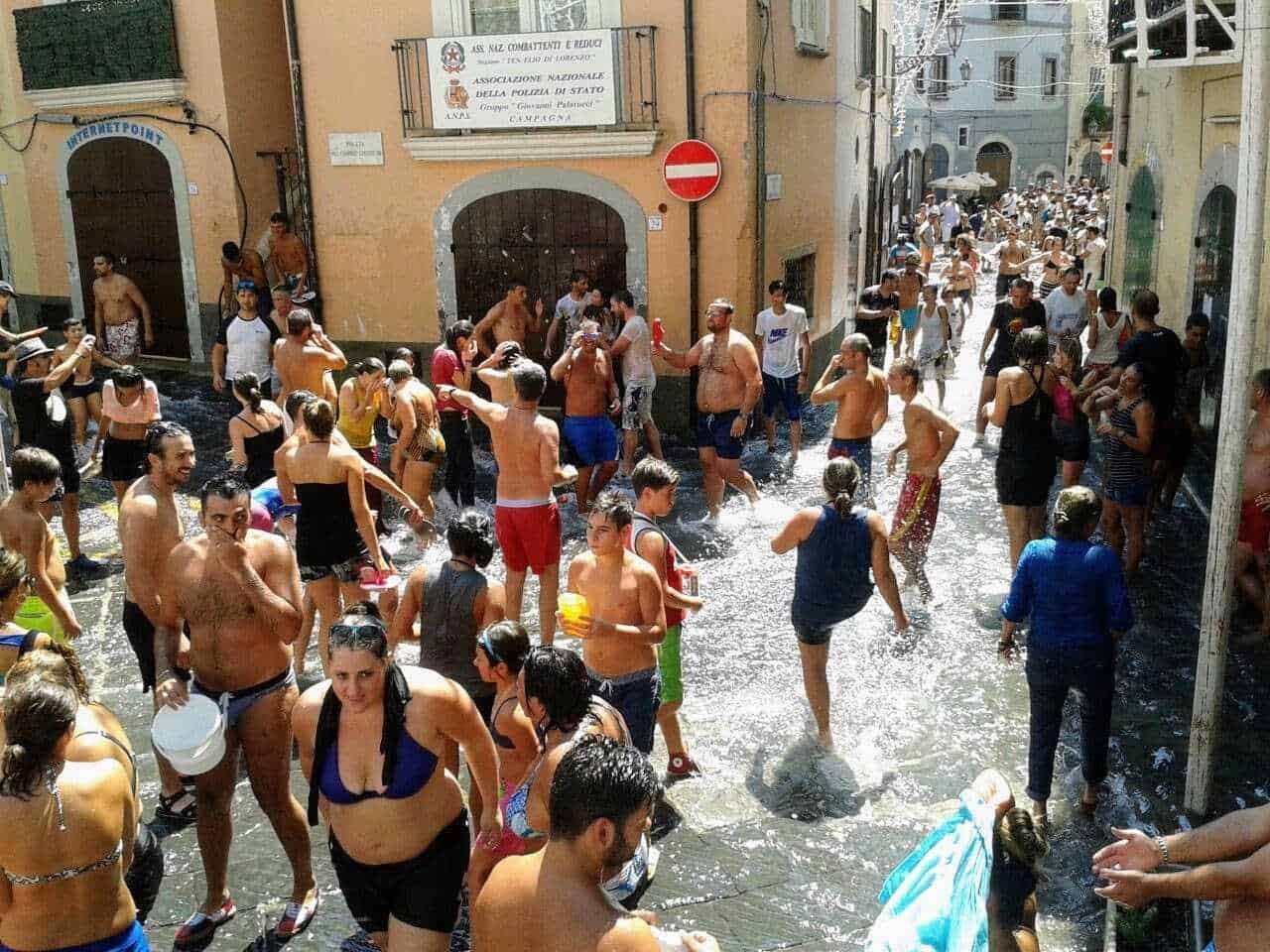 La Chiena Campagna: festa tradizionale con acqua