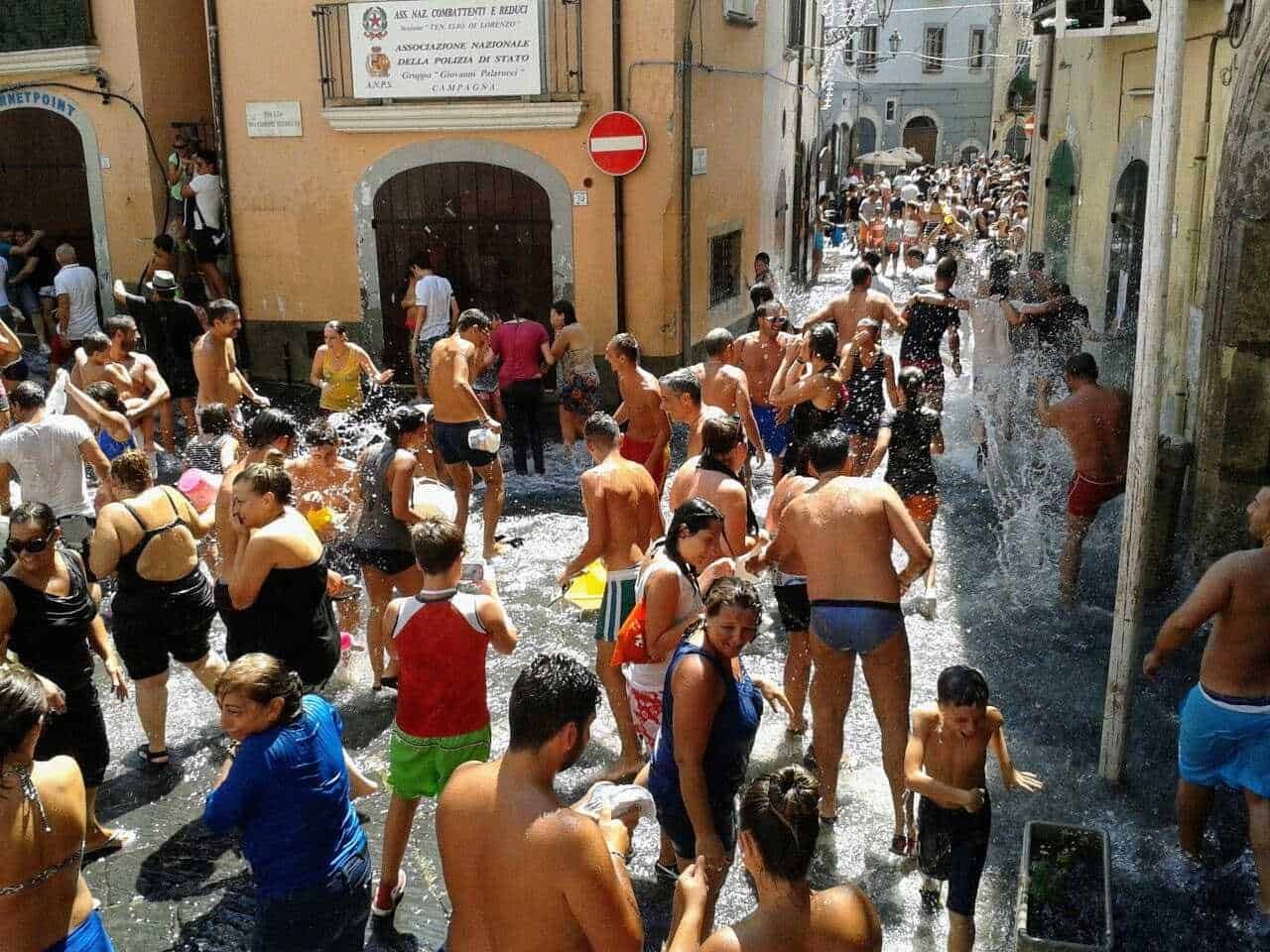 La Chiena Campagna: festa tradizionale con acqua