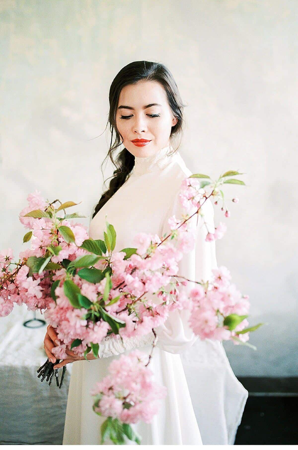 Exotic Cherry Blossom Bridal Inspirations by Janca Korcek - Hochzeitsguide