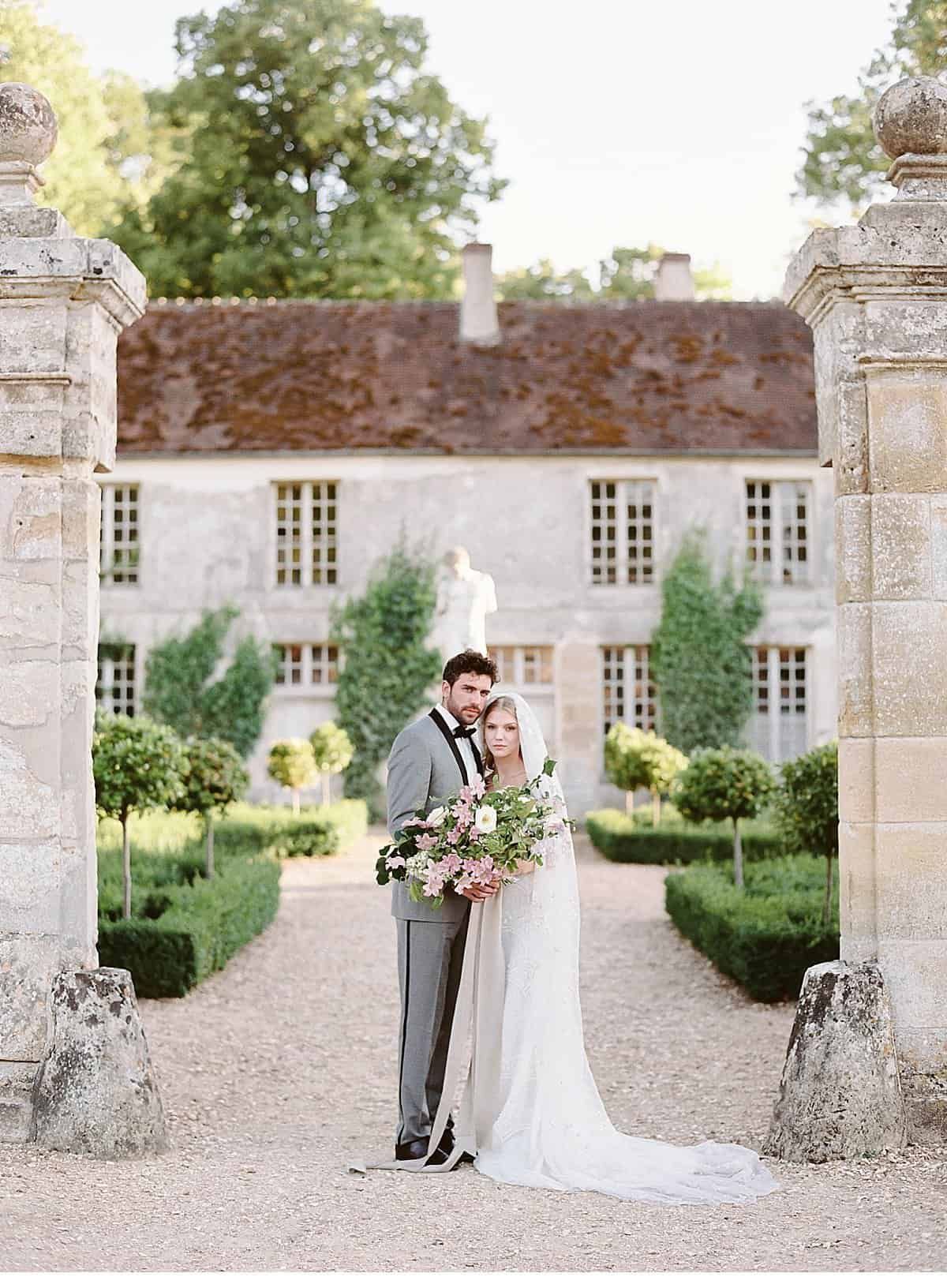 Glamorous Castle Wedding Ideas by Donny Zavala - Hochzeitsguide