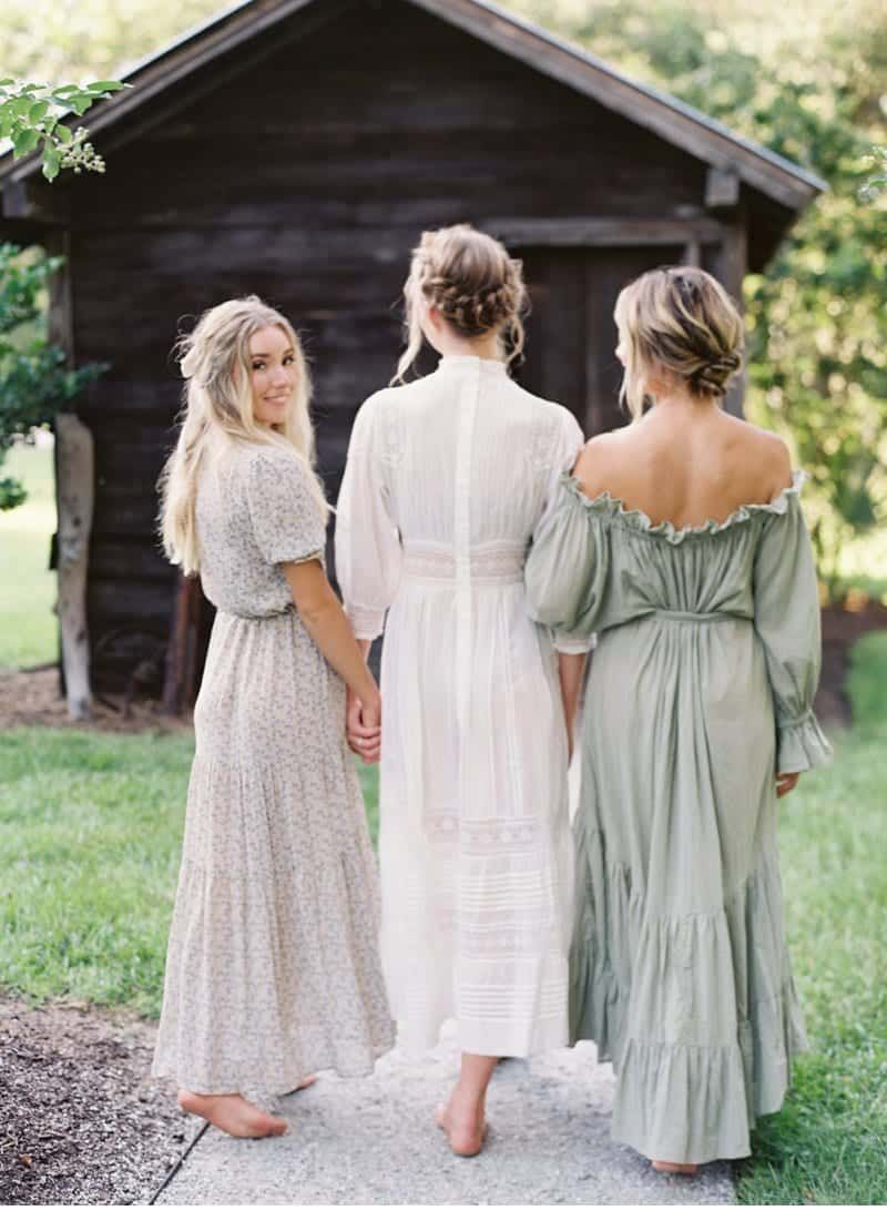 Dreamy Bridal Picnic with a Sea of Flowers - Hochzeitsguide