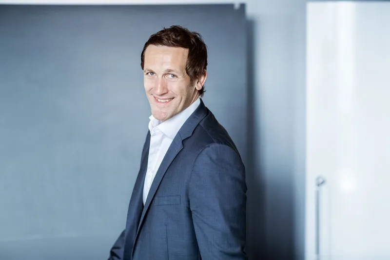 Dr. Dominik Hennen » Börsen-Zeitung LIVE Dr. Dominik Hennen » Börsen-Zeitung LIVE